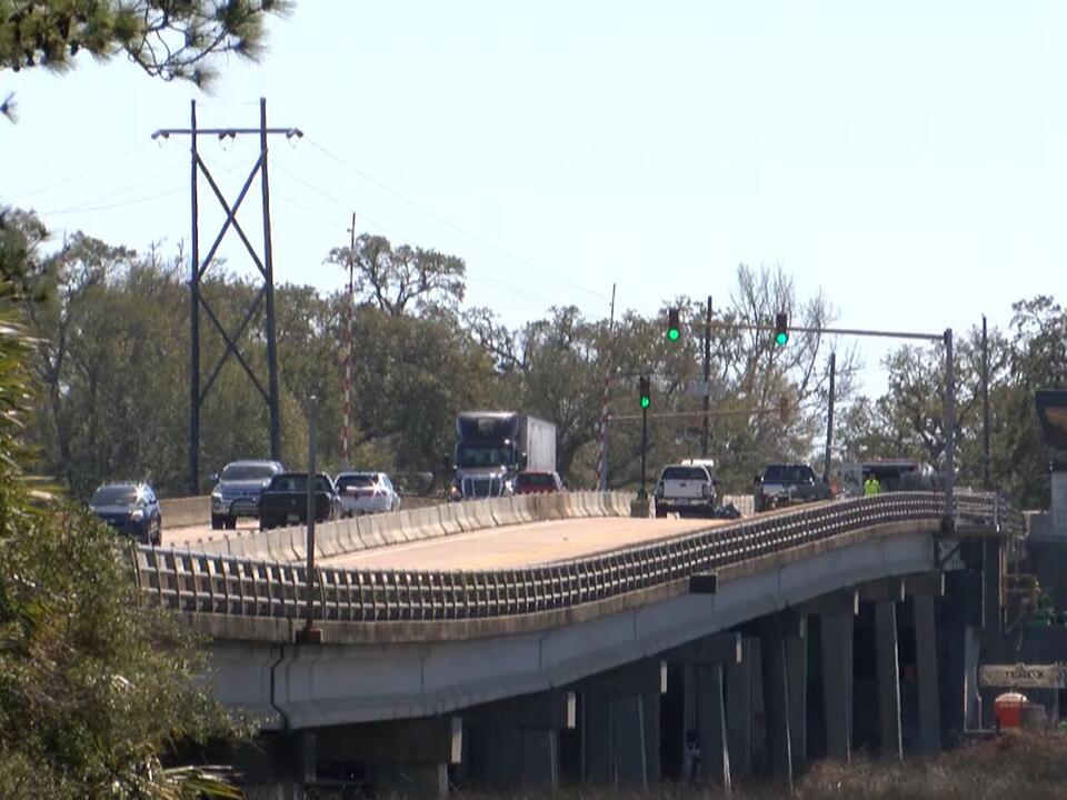 TRAFFIC ALERT: Fort Bayou Bridge in Ocean Springs stuck in open position