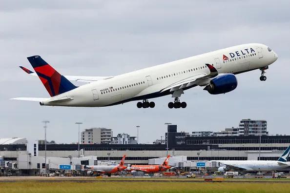 A Delta Air Lines flight pressurization problem caused passengers to ...