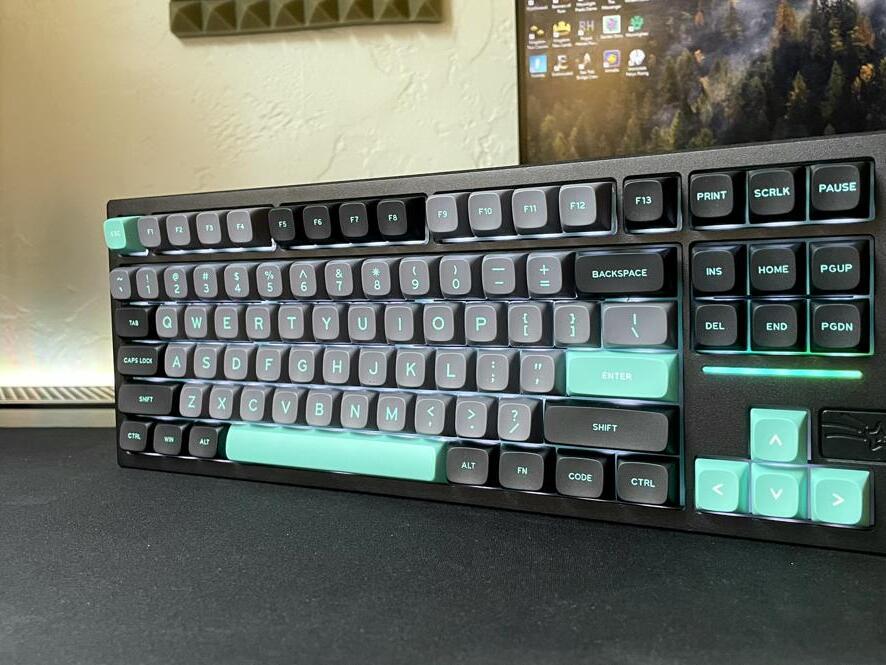 Epomaker x Feker Galaxy 80 keyboard review: It's sturdy, pillowy, and ...
