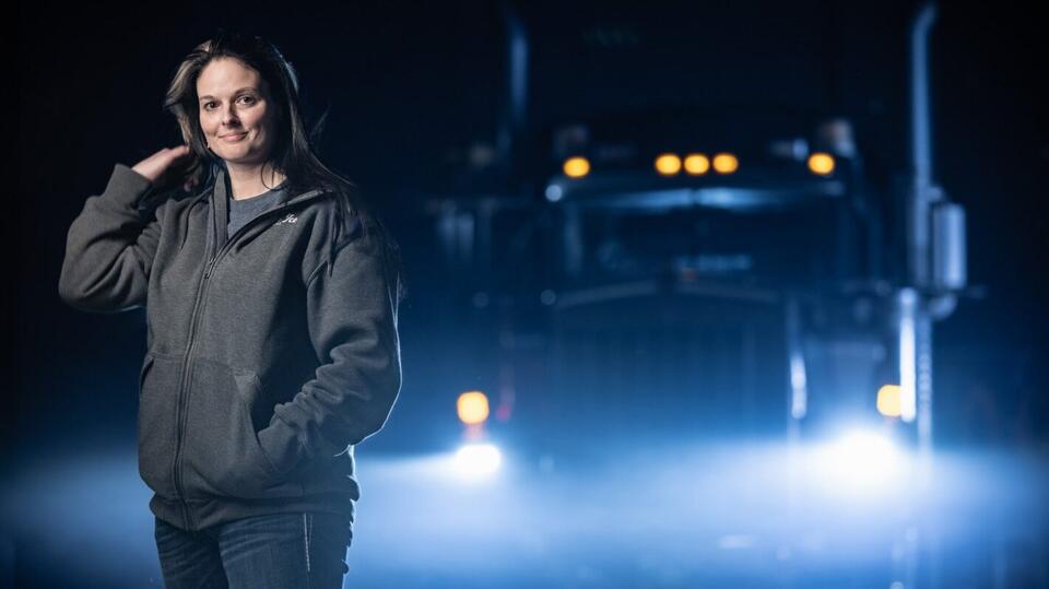 ‘Ice Road Truckers’ Season 12 Premiere: Lisa Kelly Faces Perilous First ...