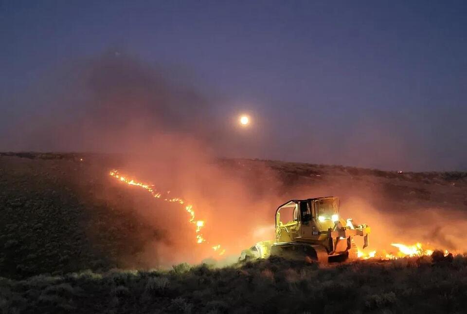 Willow Fire tops 4,417 acres, now 75% contained; BLM issues area ...