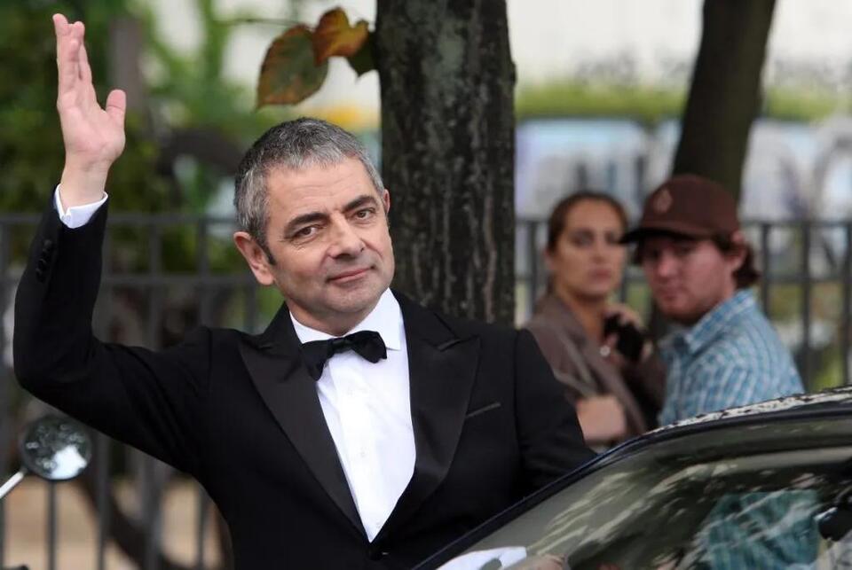 That Time Rowan Atkinson Had to Take Control of a Plane Because the ...