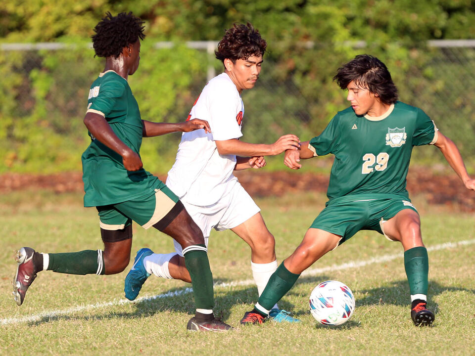 High school roundup: Panthers keep pace atop league with shutout win