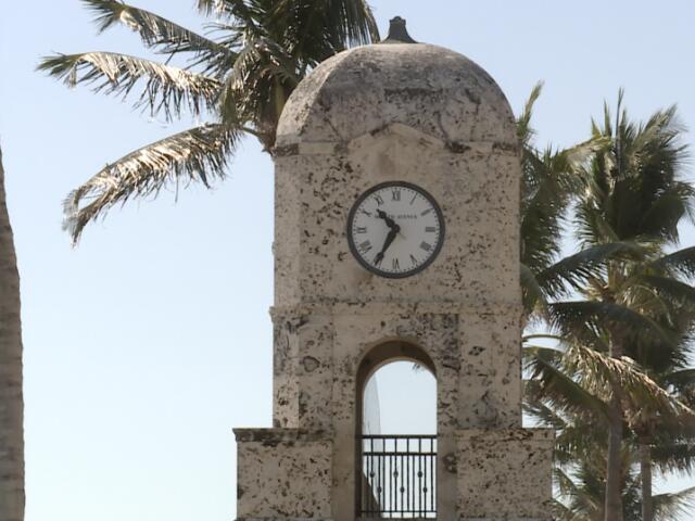 Man arrested after eating dead hog in front of Worth Avenue Clock Tower ...
