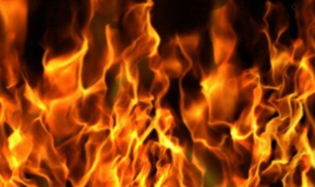 Fall River Fire Department battling flames and smoke at 3 story ...
