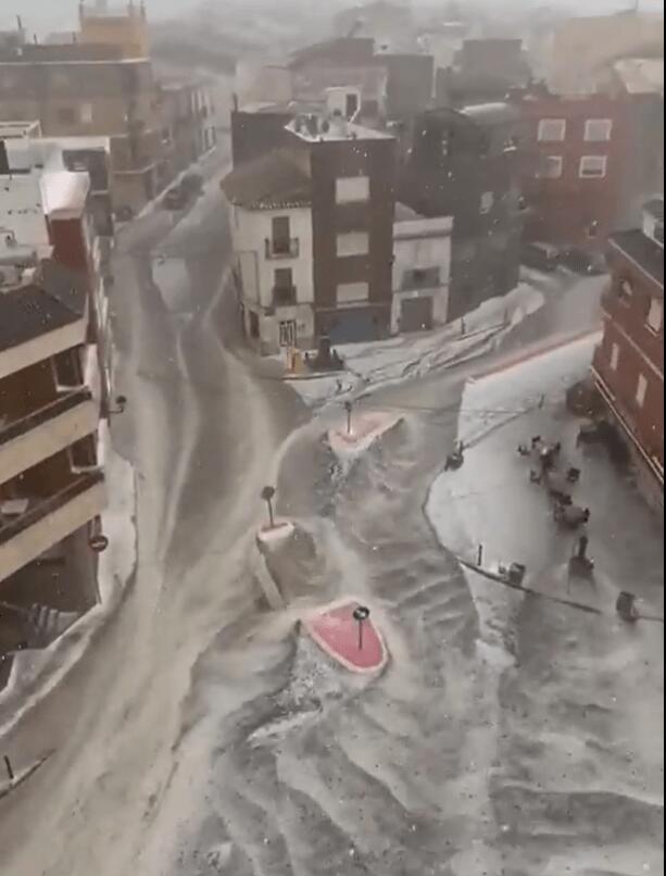 Shock vids show hols hotspot Valencia SWAMPED with freak rain & hail as ...