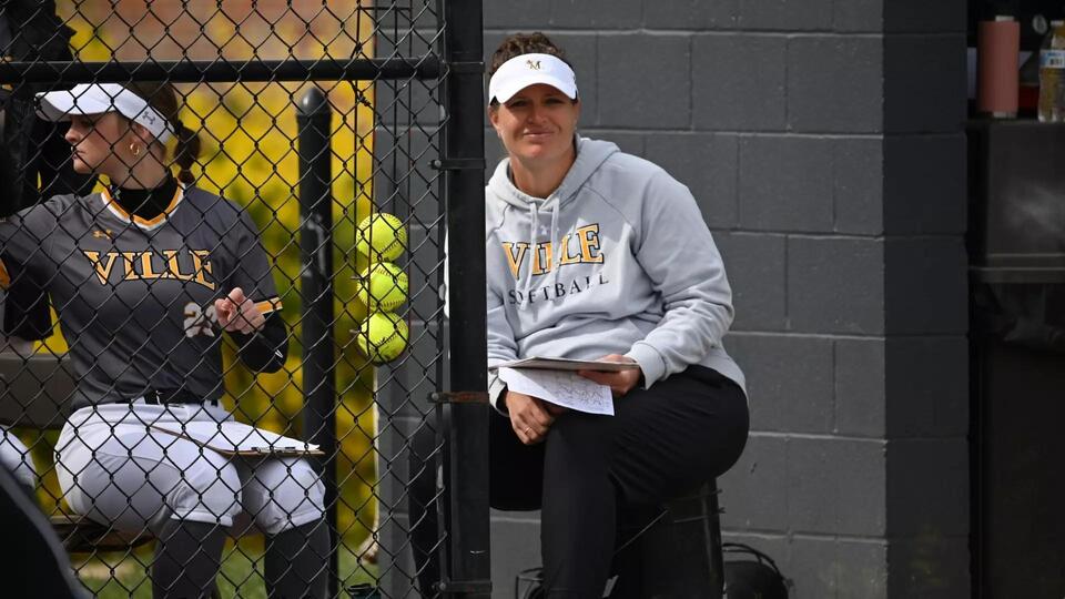 Softball announces initial 2025 signing class - NewsBreak