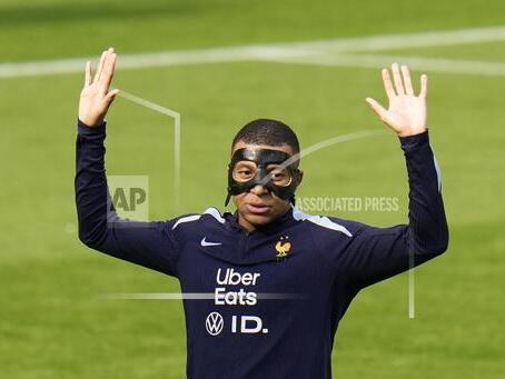 Kylian Mbappé is getting used to his new mask ahead of France's game ...