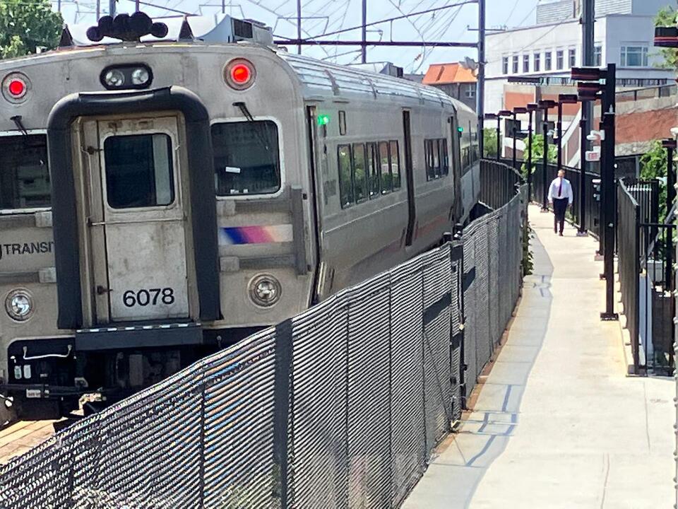 2 injured on overhead signal structures, fall onto NJ Transit tracks ...