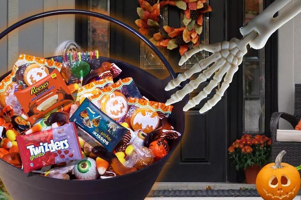 8 New Halloween Candy Offerings You Need to Hand Out This Year - NewsBreak