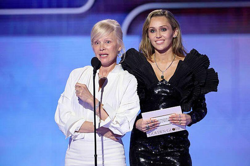 Golden Globe fans notice secret 'feud' between Pamela Anderson and ...