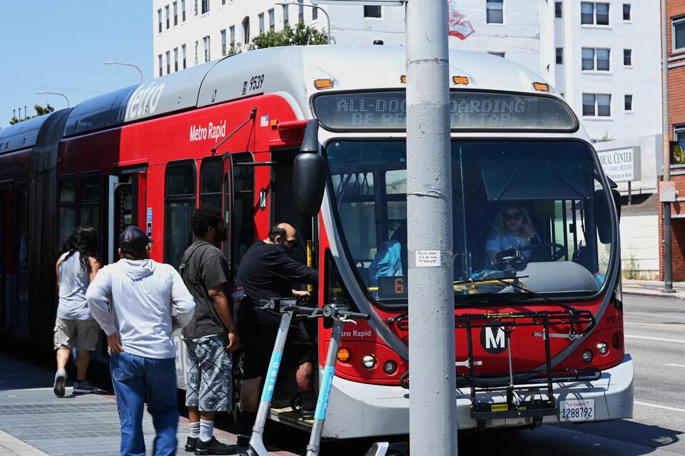 Metro reinstates two LA bus drivers who vowed to protect riders from ...