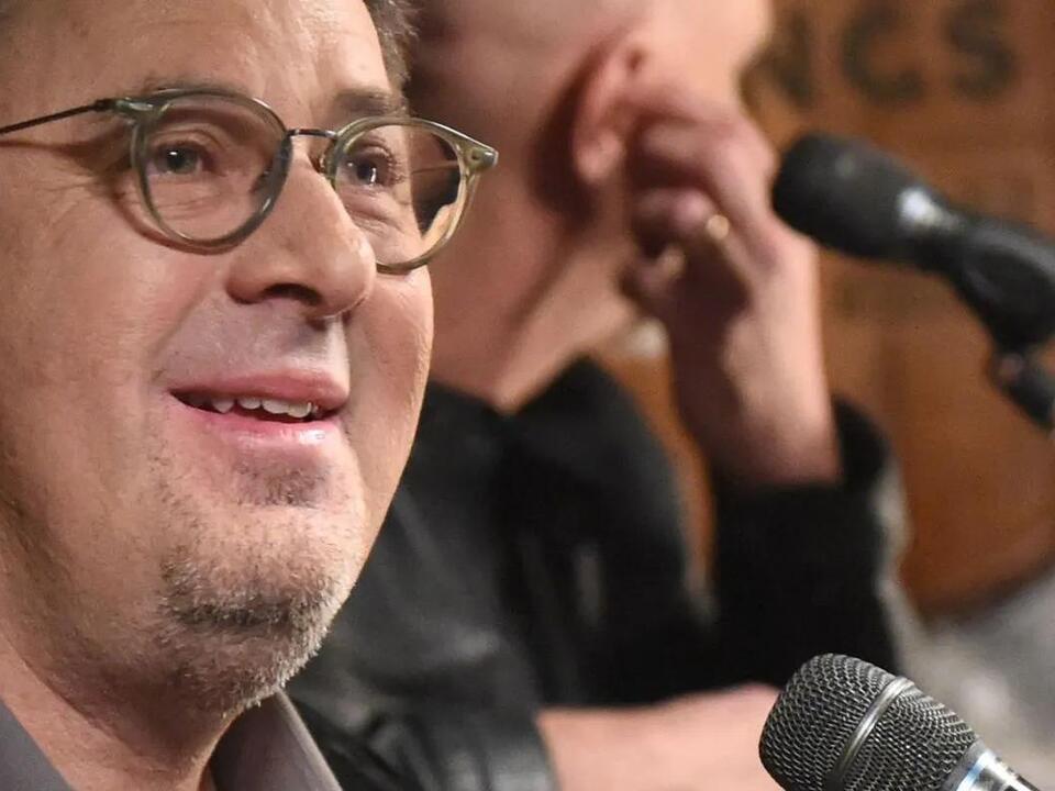 Vince Gill’s “Bread and Water” and the Heartbreaking Family Story That ...