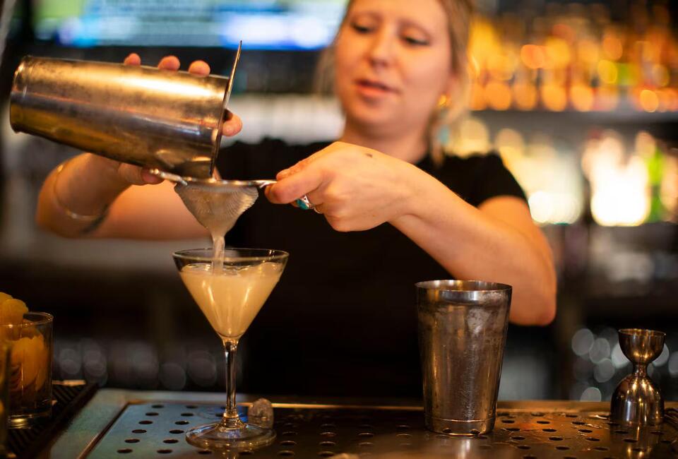 Here are the 4 best spots for happy hour in Portland: Readers Choice ...
