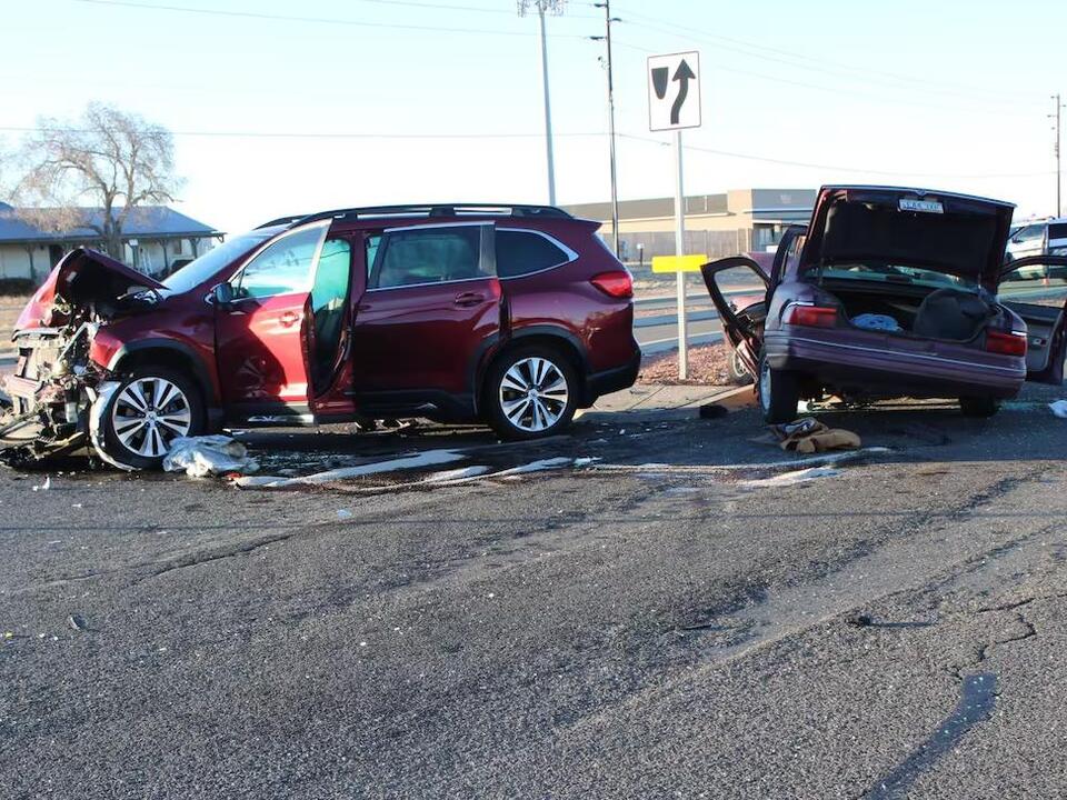 2 dead, 3 hurt after collision in Chino Valley