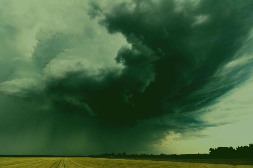Does a Green Sky Mean a Tornado? The Science Behind This Severe Weather ...
