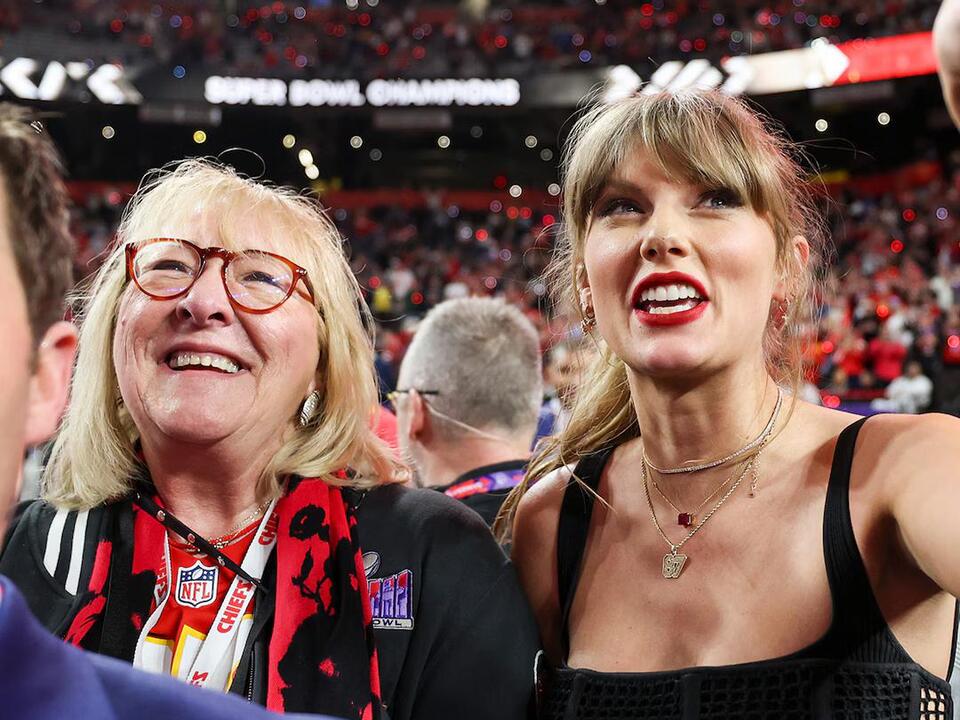 See Taylor Swift, Andrea Swift and Donna Kelce Unite to Cheer on Travis Kelce