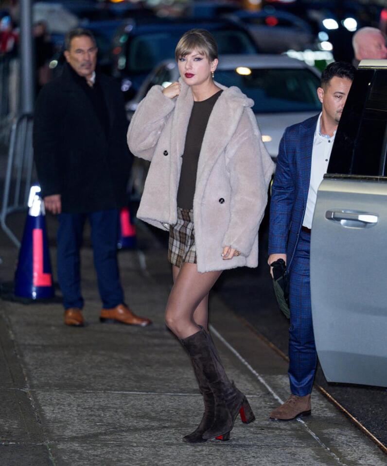 Taylor Swift's Latest TV Appearance Has Fans Obsessed With Her ...