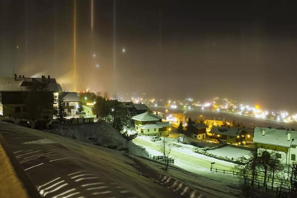 What Are Light Pillars and How Do They Form? - NewsBreak