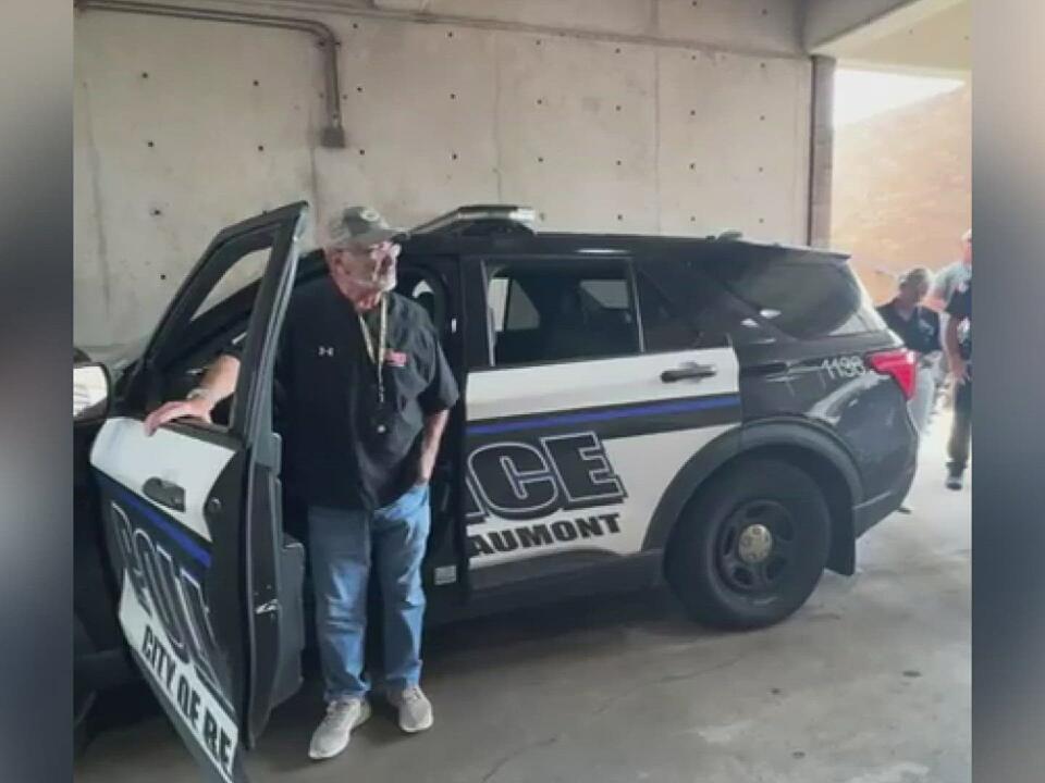 Beaumont Police Chief Jimmy Singletary officially signs off during his ...