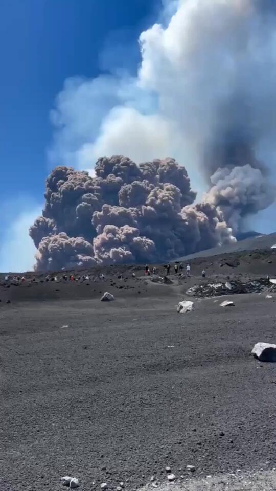 Mount Etna in Italy suddenly erupts! 🌋🇮🇹 #Volcano #Italy #Etna # ...