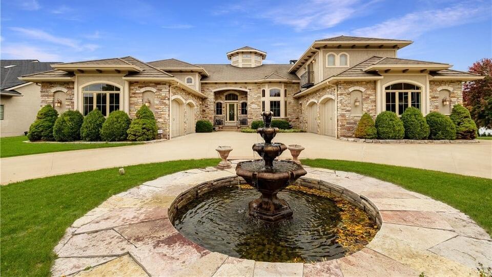 5 of the Most Expensive Houses For Sale in Iowa - NewsBreak