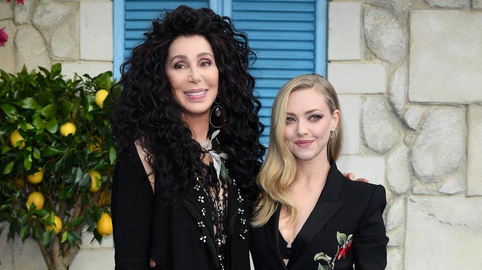 Cher & Amanda Seyfried's Friendship Started on Set—So Sweet! - NewsBreak