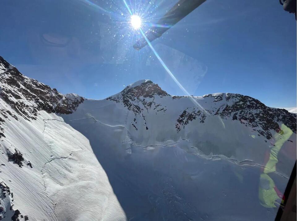 Fatal Accident Near Switzerland’s Tallest Peak Leaves 1 Dead & 1 With ...