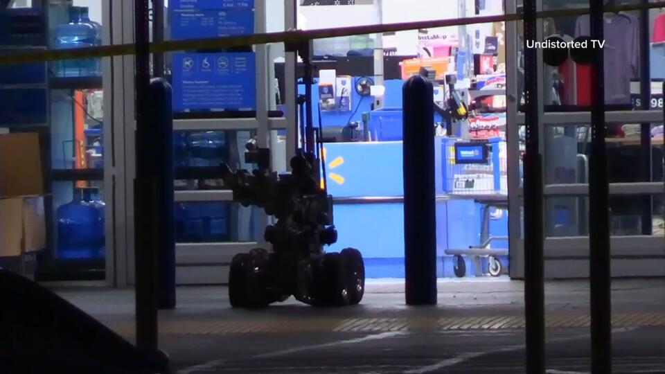 LAPD Bomb Squad Investigates Suspicious Package In Panorama City ...