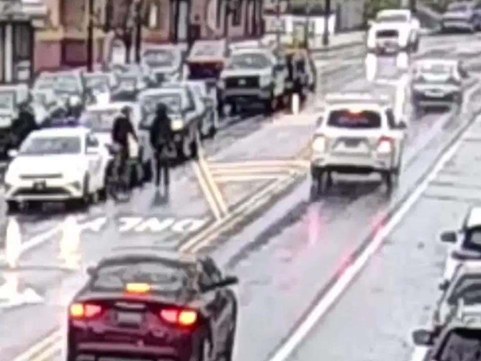 Caught on camera: Suspects steal $32,000 from rideshare passenger ...