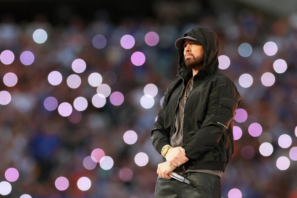 Did Eminem say “pick me or pick Trump”? Viral post about Rapper ...