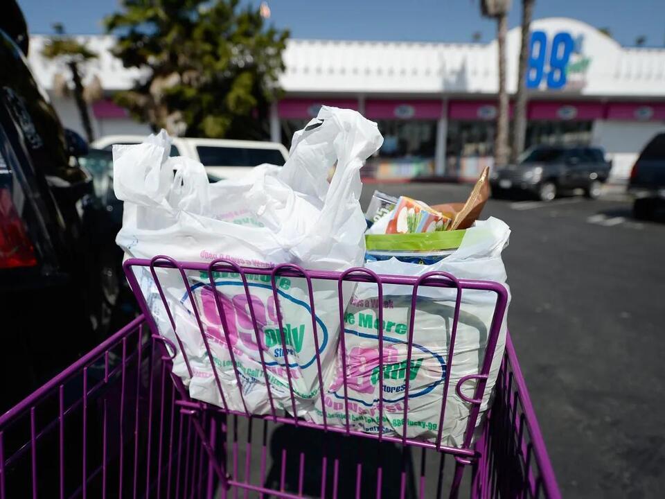 California lawmakers approve bills to ban reusable plastic bags