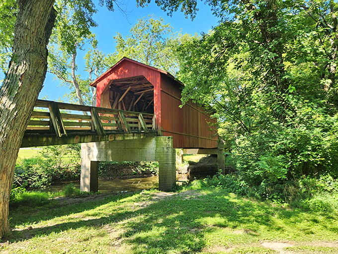 The Historic Covered Bridge In Illinois That Will Transport You To ...