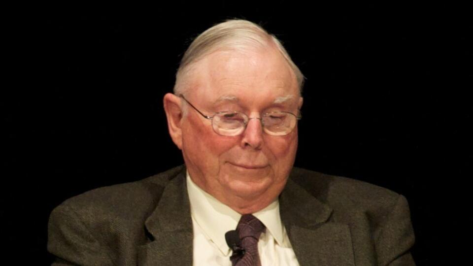 Buffett/Munger’s crash shield: how to survive a brutal 50% drop - NewsBreak