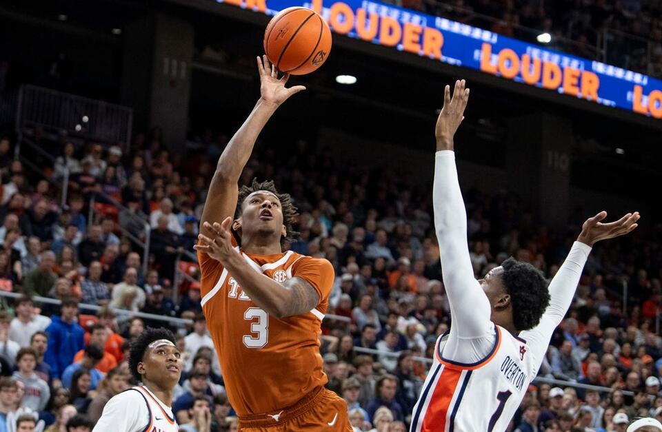 Texas riding Dailyn Swain's hot streak into South Carolina matchup ...