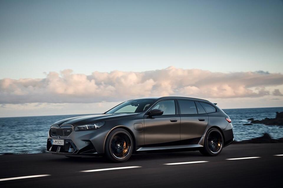 2025 BMW M5 Touring: Reviving the High-Performance Station Wagon to ...