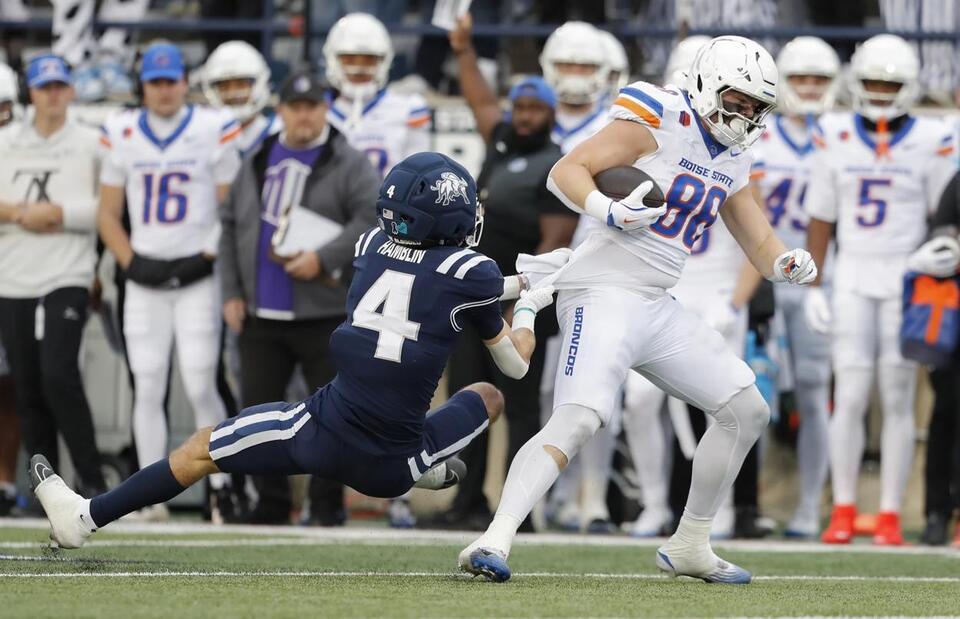 Boise State Narrowly Escapes Utah With Win, Championship Hopes - NewsBreak