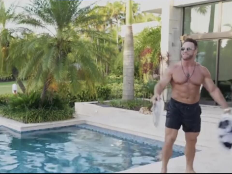 LA Knight Relaxes In Logan Paul's Pool On 6/14 WWE SmackDown