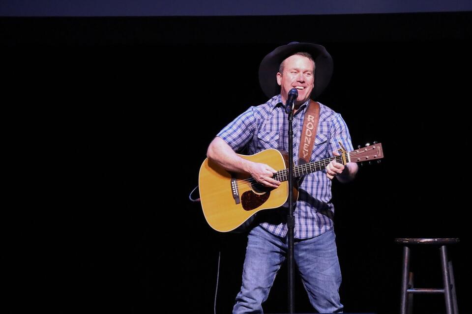 Comedy Legend Rodney Carrington is Coming to Colorado - NewsBreak