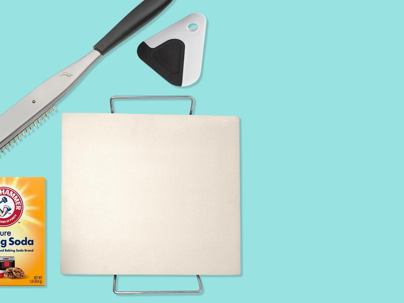 How to Clean and Remove Stains From a Pizza Stone