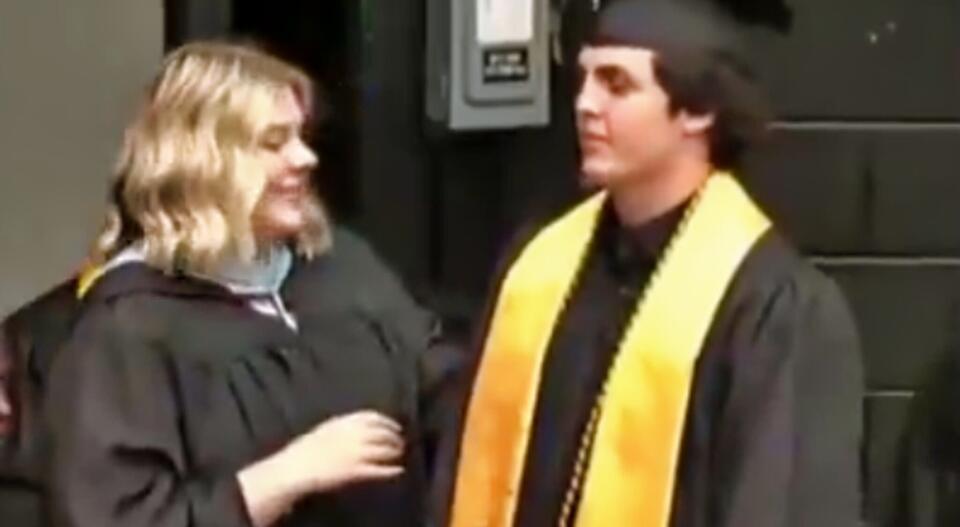 Austin Metcalf’s Twin Brother Accepted His Diploma During Surreal ...