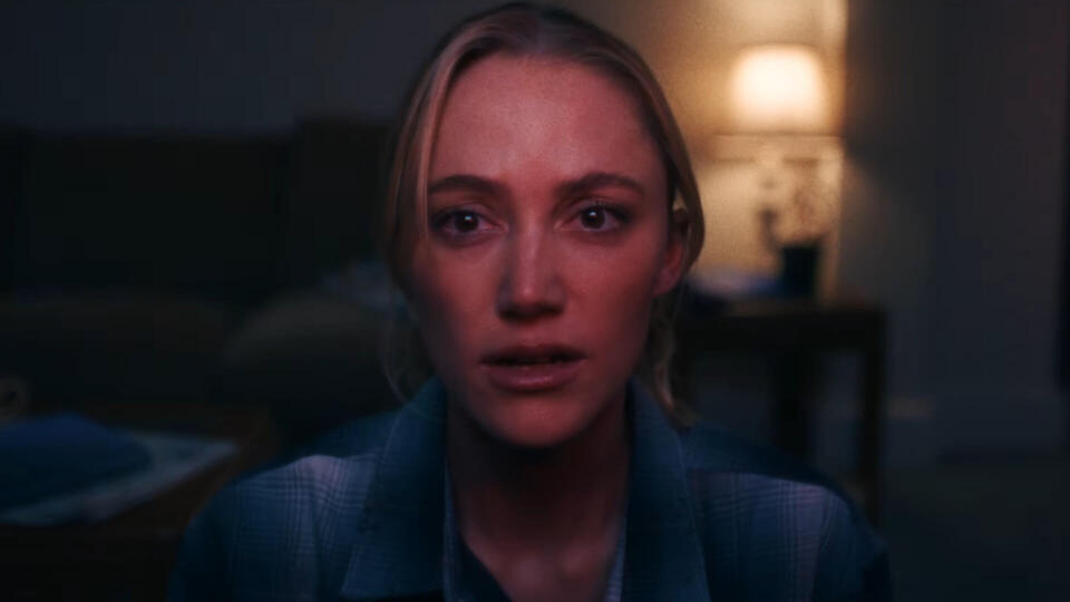 Maika Monroe faces the T-Virus outbreak in live action Resident Evil ...