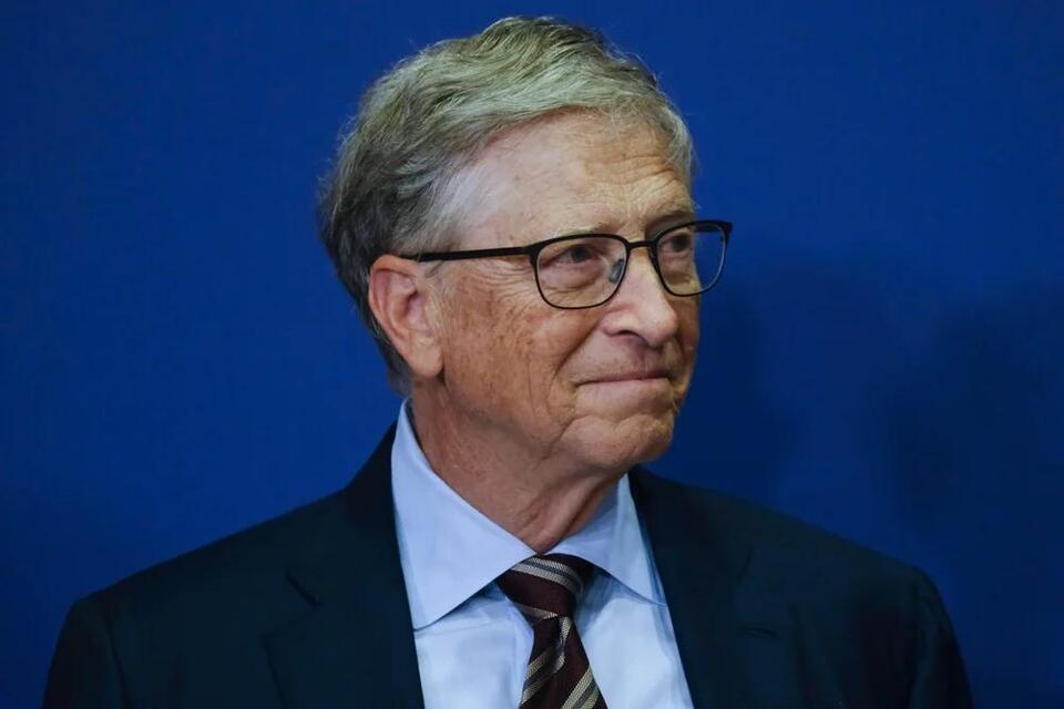 Bill Gates Once Took Out The Tuner From A TV He Purchased For This ...