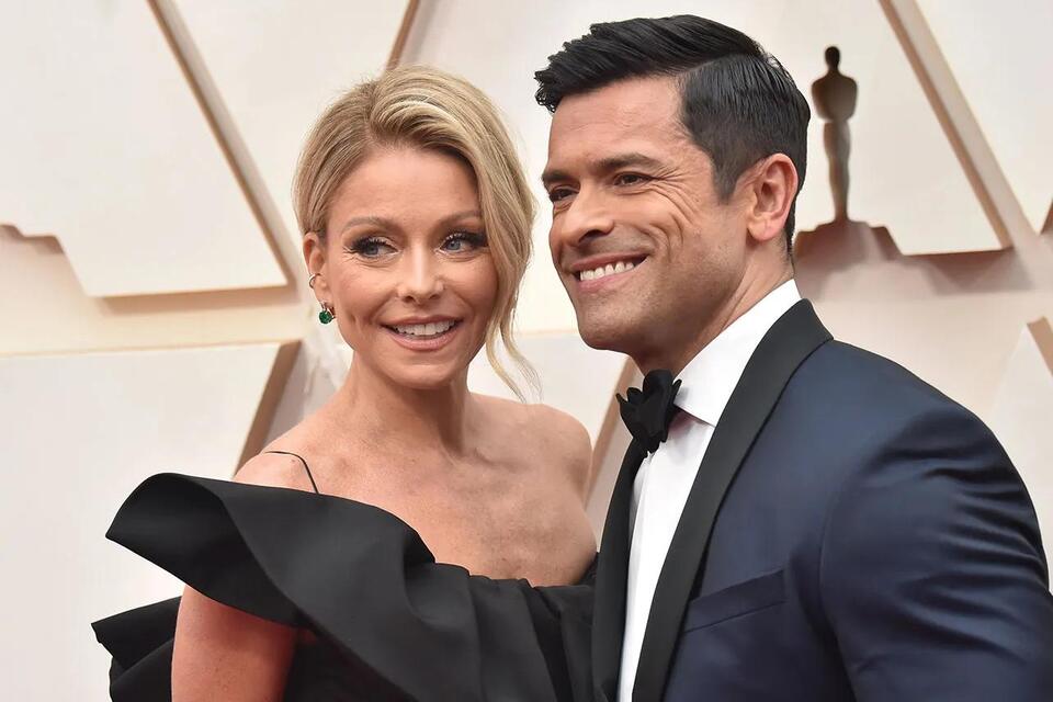 Kelly Ripa Says She Stuck Mark Consuelos With the Bill When He Crashed ...
