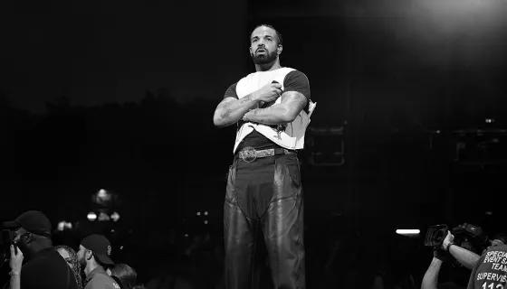 Drake Pelted With Toilet Tissue & Water Bottles During Amsterdam ...