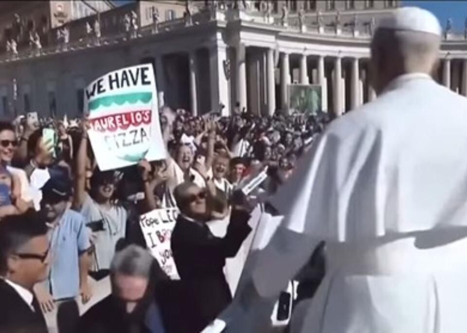 Illinois Native Pope Leo Gets Favorite Chicago-Style Pizza Delivered To ...
