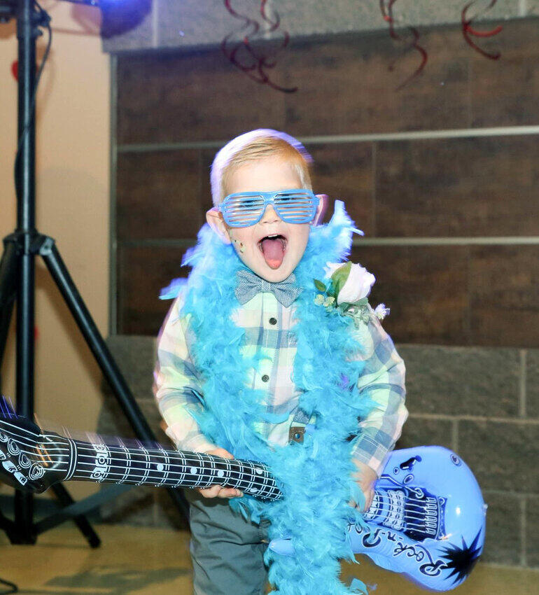 Celebrate Valentine's Day at Queen Creek's Love Bug Dance - NewsBreak