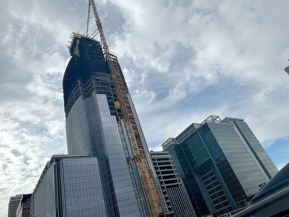 Mutual of Omaha Tower now tallest building in Nebraska, company says ...