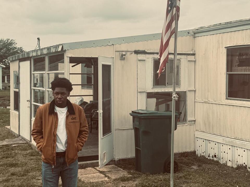 Country singer Kevin Smiley shares debut music "Paralyzed" [ Music Video]