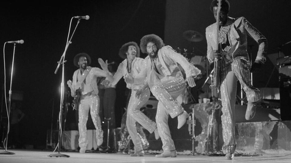 Bassist Behind One of Funk's Most Iconic Songs Has Died at 75 - NewsBreak